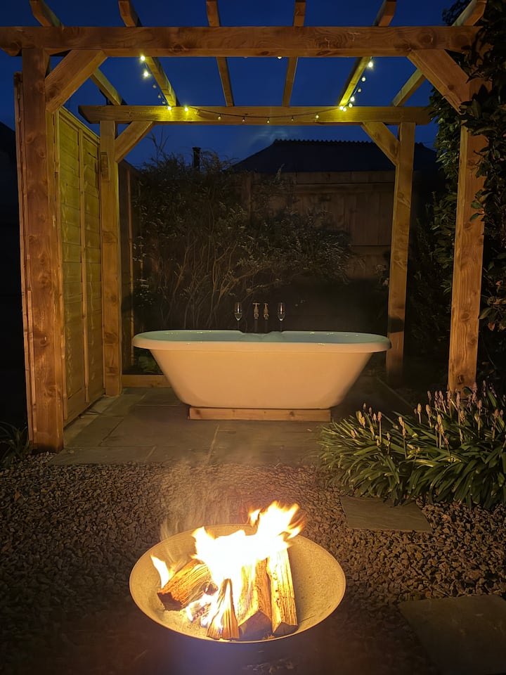 Luxury Shepherd's Hut With Outdoor Bath | Godrevy - Gwithian