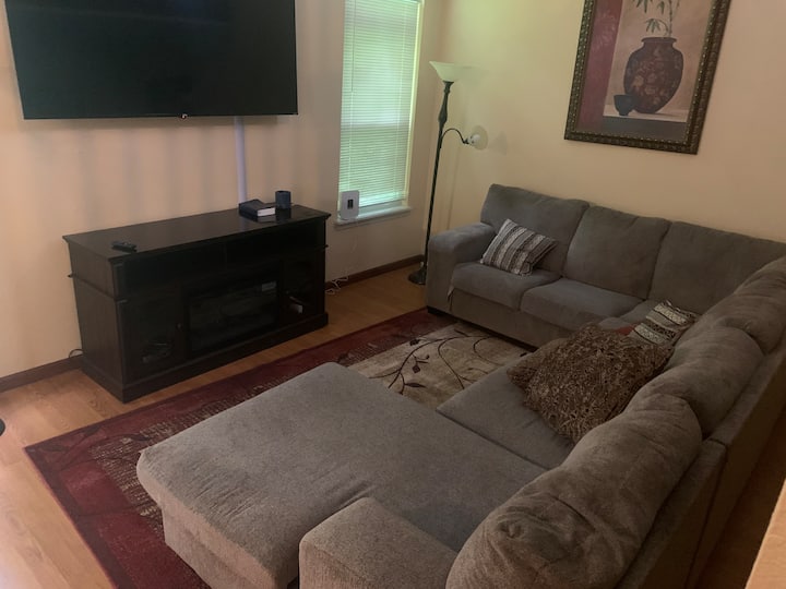 A Beautiful Duplex 3bed 2.5bath Home With Garage - Indianapolis, IN