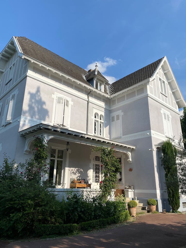 Studio Dans Villa De Caractère - Écully