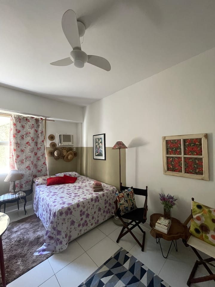 Studio Em Copacabana Aconchegante /Saída Do Metrô. - Copacabana