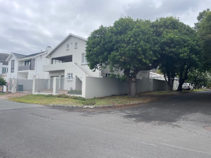 Voëlklip Family Retreat 300m From Beach - Hermanus