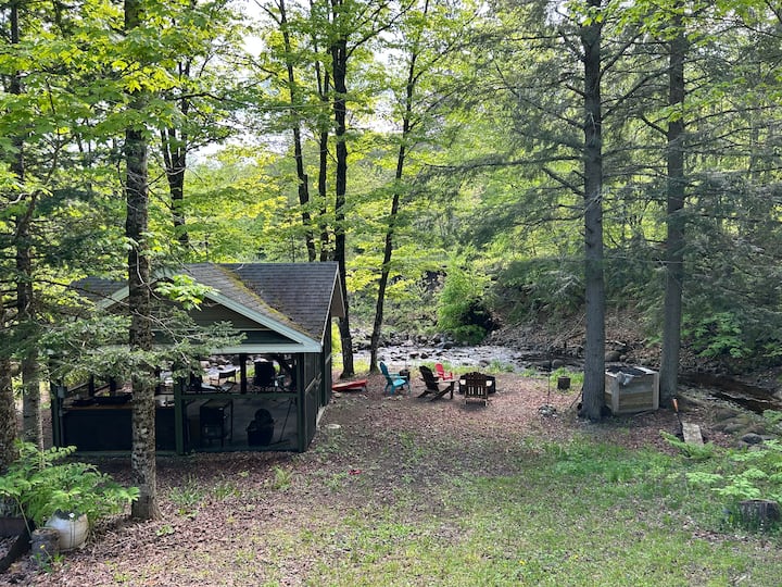 Collier’s Hideout- A Cozy, Brookside Escape - Adirondack Mountains