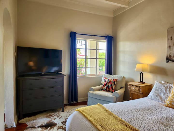 Charming 1906 Studio: Near Uofa & Downtown Tucson - Tucson, AZ