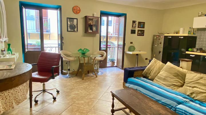The Joint: 2 Bed 1st Floor Flat In Historic Centre - Palerme