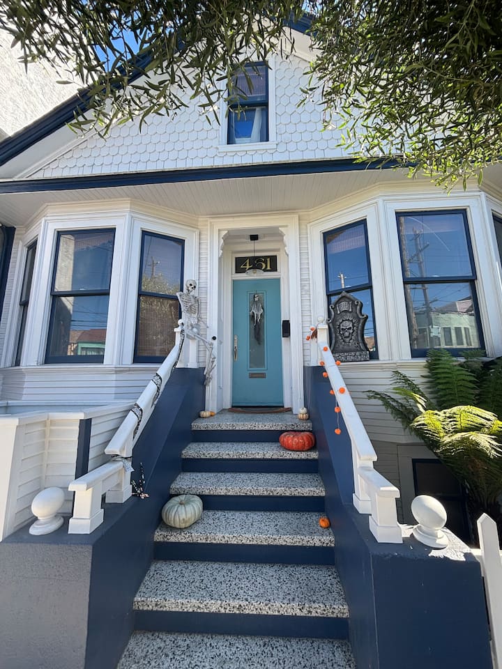 Iconic Victorian House In Bernal Heights - San Francisco, CA