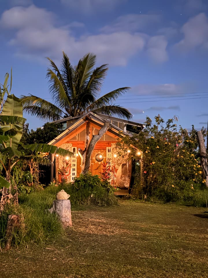 Central Cabin Near The Sea - Easter Island