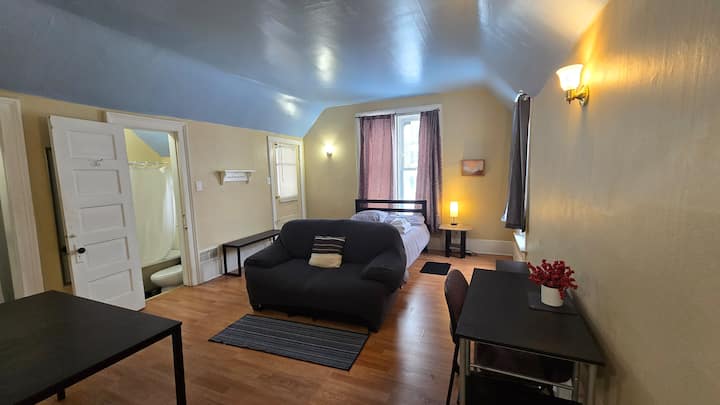 #6 Central Park/ Cultural Center Apartment - Flint, MI