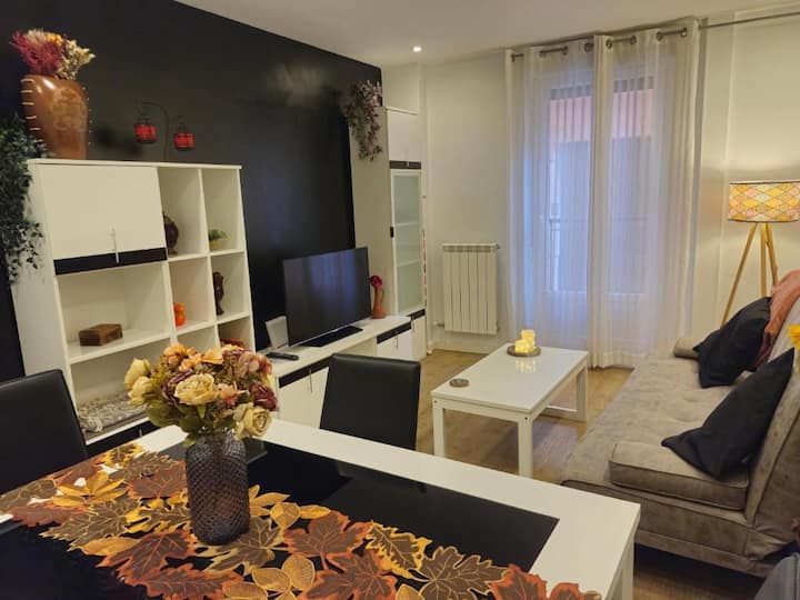 En El Centro Histórico, Con El Encanto De Portales - Lardero