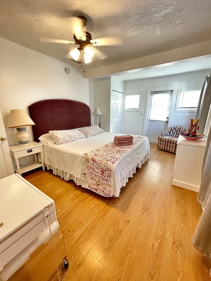 Cozy 2bed/2bath House 10min To Clearwater Beach. - Clearwater, FL