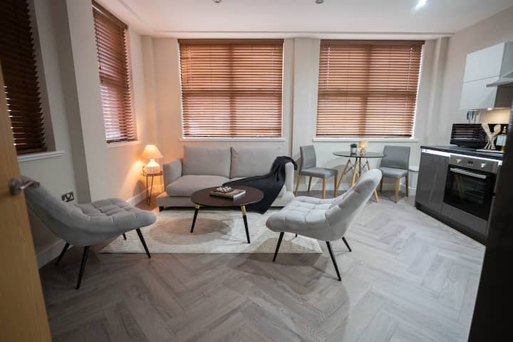 Executive Apartment - Just Steps From Town Centre - Basingstoke