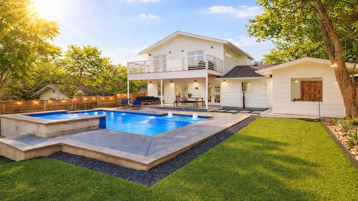 Bachelorette Fave - Pool, Hot Tub, Near Downtown - Austin, TX