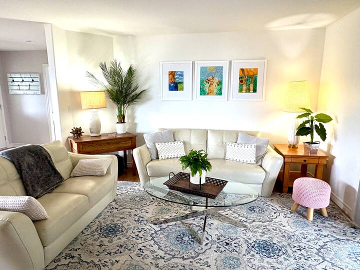 Pure Comfort And Perfect Location, Just Like You Never Left Home! - Powell River