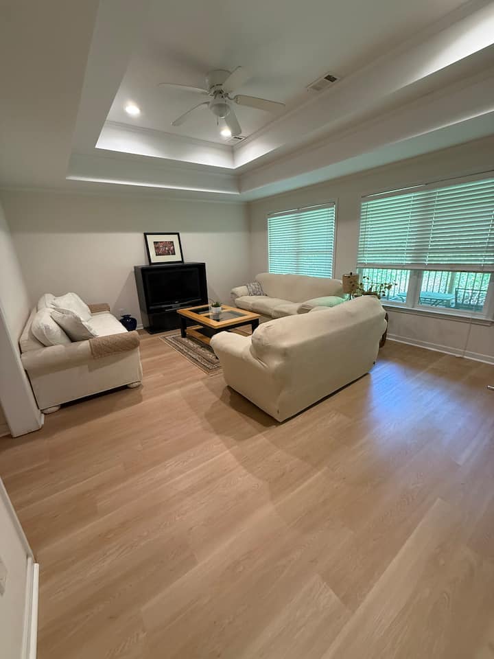 * Spacious * Two Bedrooms * 1 King * 1 Queen * - Dunwoody, GA