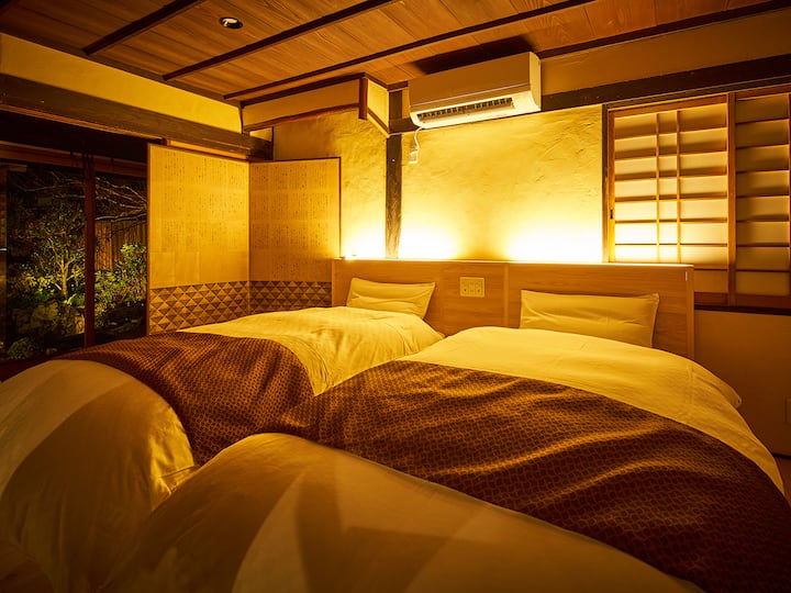 Himeji Castle's Back Parlor-like"400-year-old Inn - Himeji