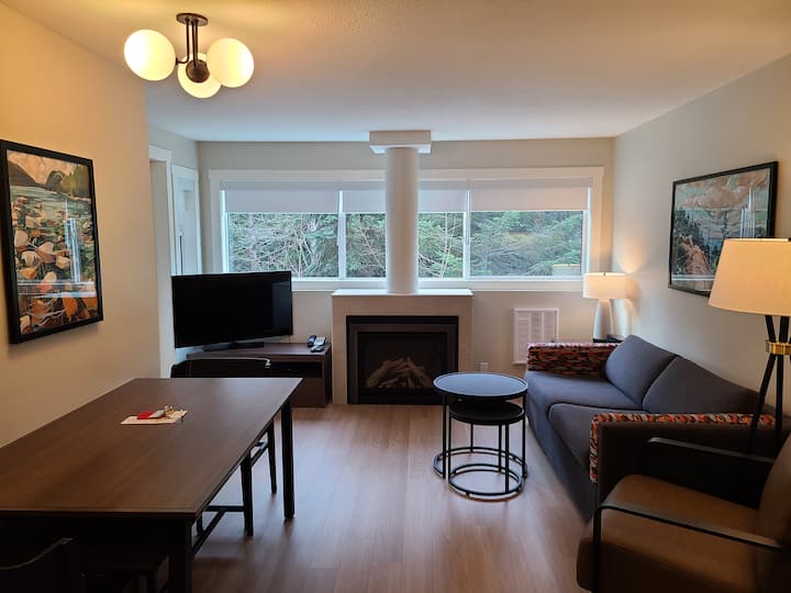 2bd View Condo Whistler Creekside Village Sleeps 8 - Whistler Blackcomb
