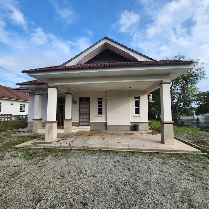Zamrud D'desa Bayu Budget Homestay - Marang