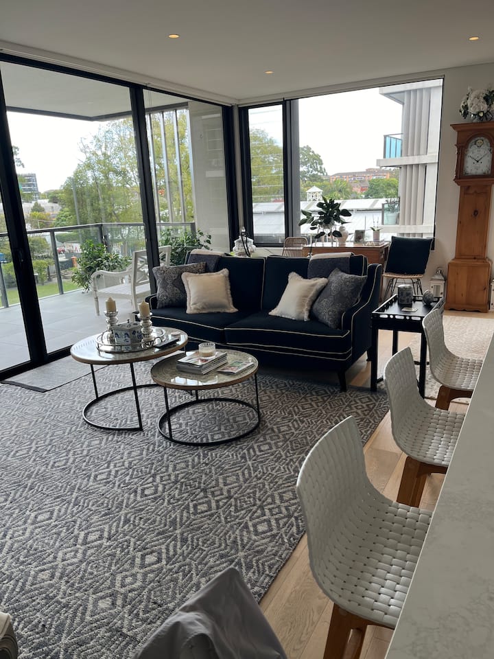 Belle Maison Plus Ou Moins En Banlieue - 본다이비치