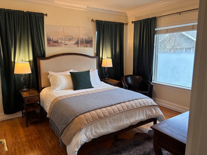 Pacific Nw Room ~ Queen Bed & Attached Bath - Eastlake - Seattle