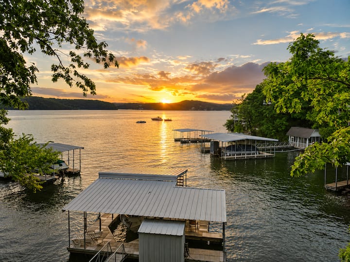 4br Lake Home | Main Channel Views & Dock - Missouri