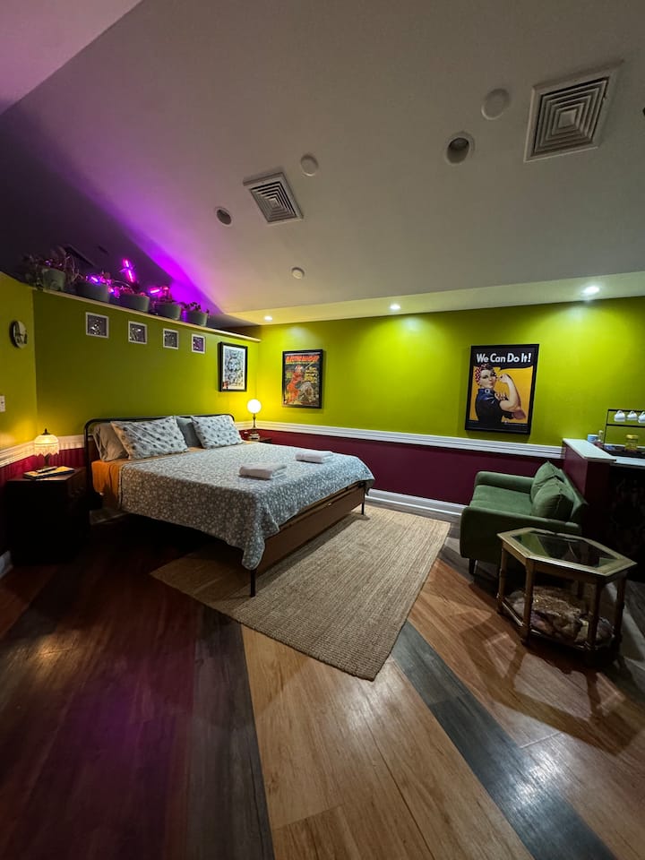 Funky Downtown Art Studio Apartment. - Waterbury, CT