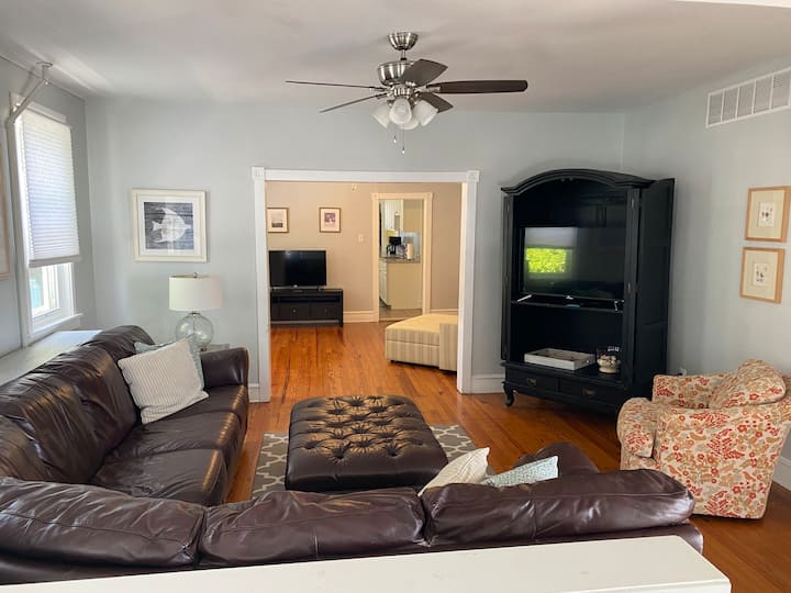 Charming Large 3 Br Wildwood Crest Beach House - Wildwood Crest, NJ