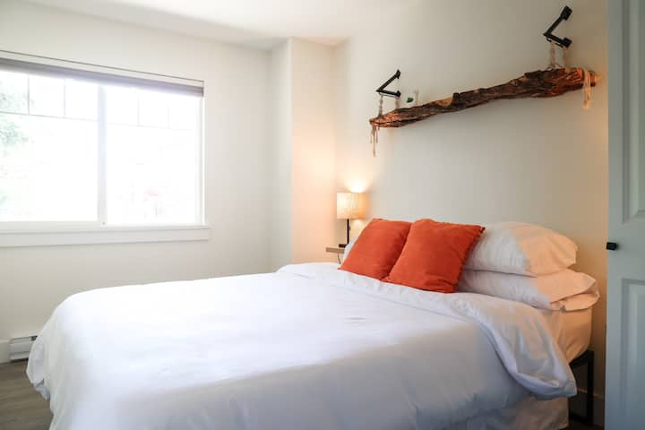 Chilliwack Charm In Garrison - Chilliwack