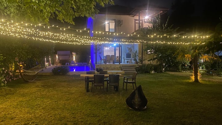 Sapanca Villai̇pekyol Müstakil Sıcak Havuzlu Villa - Türkei