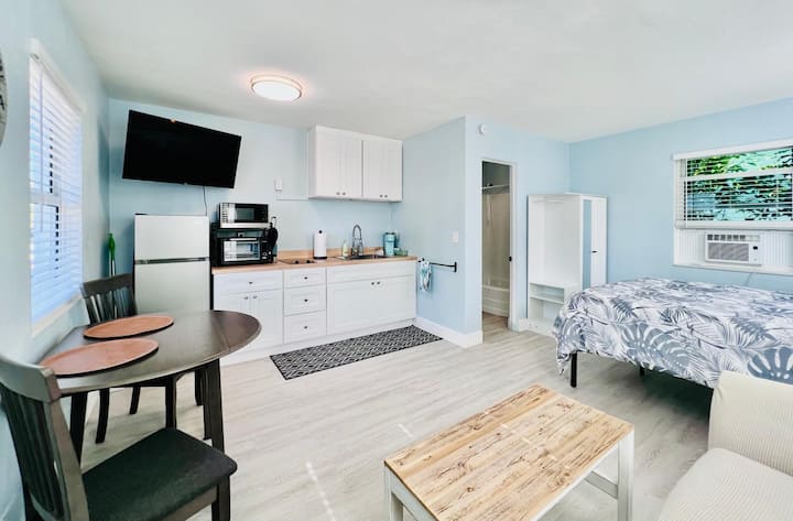 The Blue Tortuga - Studio Apartment #4 - Lake Worth, FL
