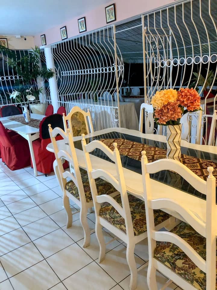 Cozy Family Room With 3 Beds Near Airport - Montego Bay