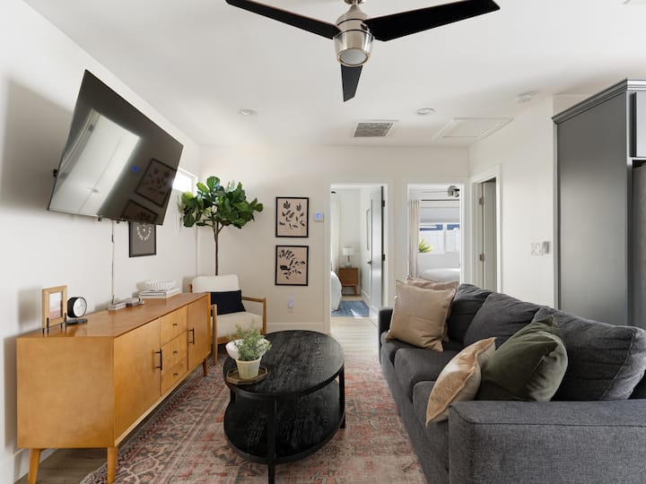 Modern & Bright 2 Bd Suite-5 Min To La Jolla/ucsd! - San Diego, CA