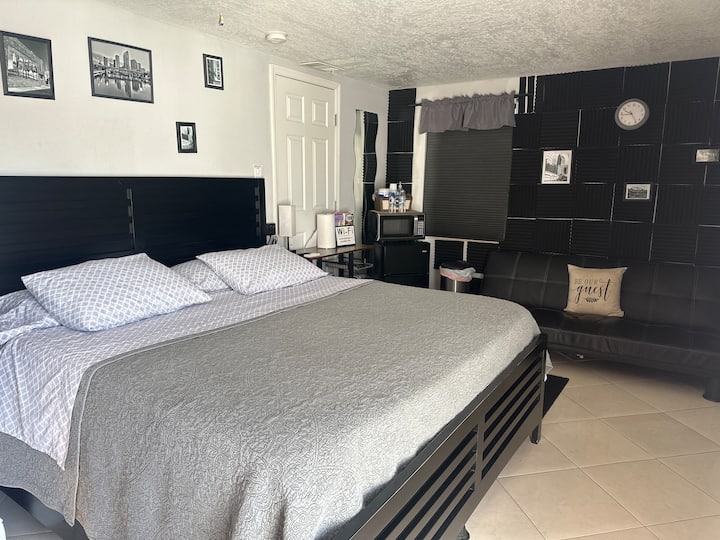 Private Room. Private Entrance. Private Bath - Tampa, FL