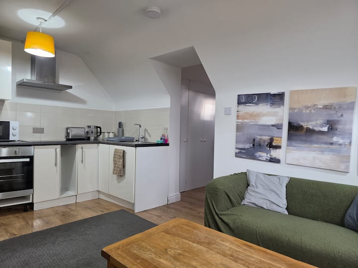 Private Self Contained Flat - Reading