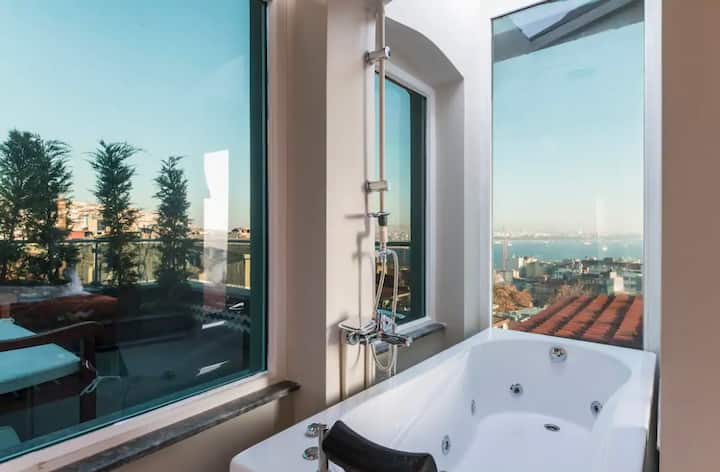 Triplex-14pax-center-galata-3rooftops-6bdroom-4bd - Turkey