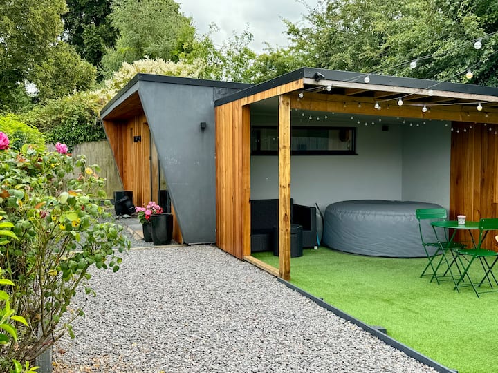 Luxury Cedar Cabin In An Ancient Village Nr Oxford - Oxford