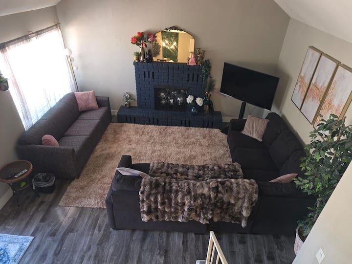 3br 3ba -2 Miles To Strip
Conventions 3 - Las Vegas, NV