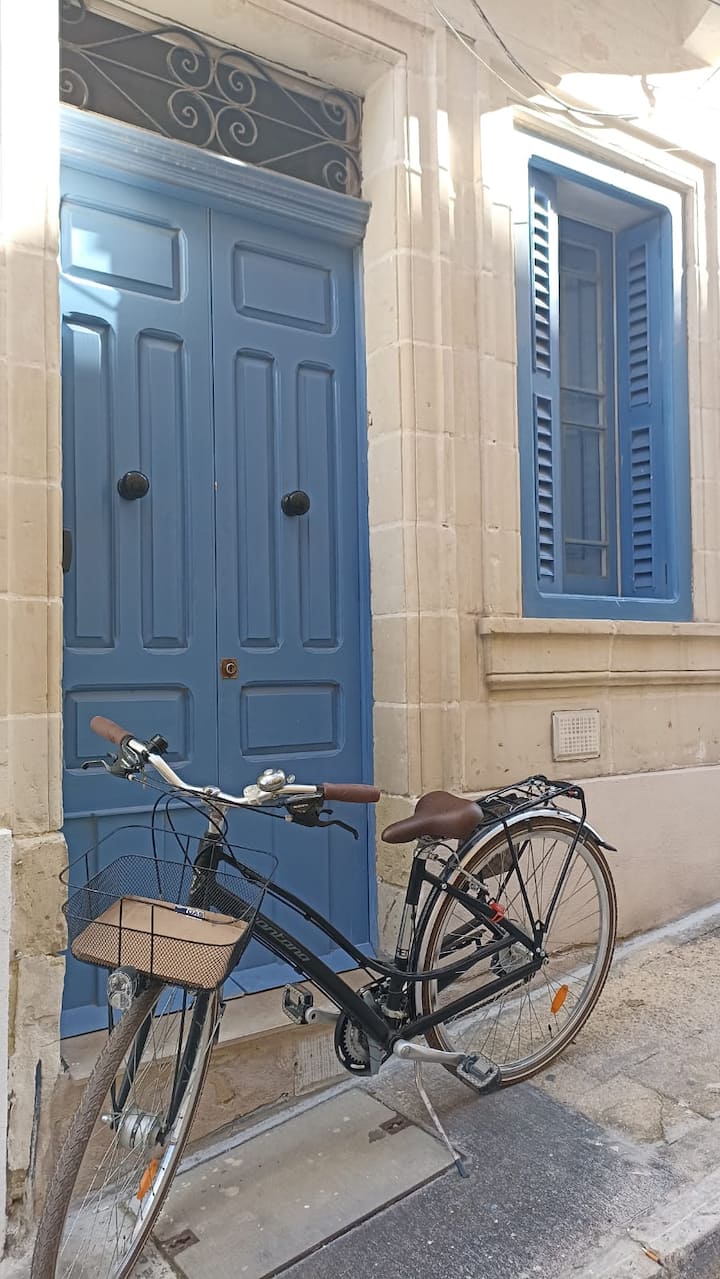 Traditional Maltese House In Cospicua. - Malta