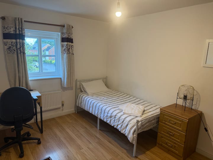 Nice Room : Double Room In A Nice House - Cardiff