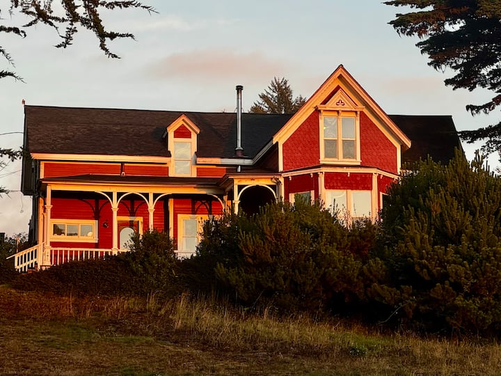 Iconic 1875 Farmhouse - Jug Handle Creek - Fort Bragg, CA
