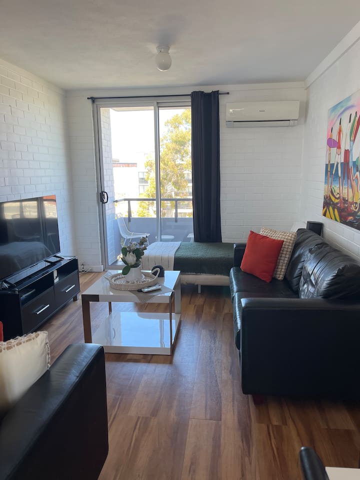 Sleeps 3, Walk To Rottnest Ferry , Free Parking. - Perth