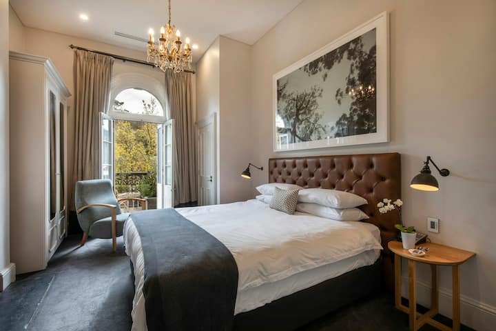 Tiers Room - The Crafers Hotel - Stirling SA, Australia