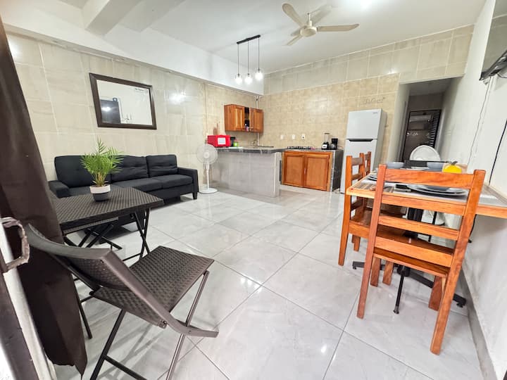 Depto. - Cocina - 2 Hab. - Estacionamiento - A/c. - Tapachula