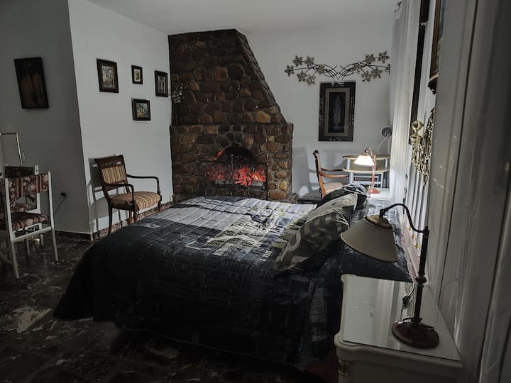 Descansa En El Campo Muy Cerca De La Ciudad - Galápagos