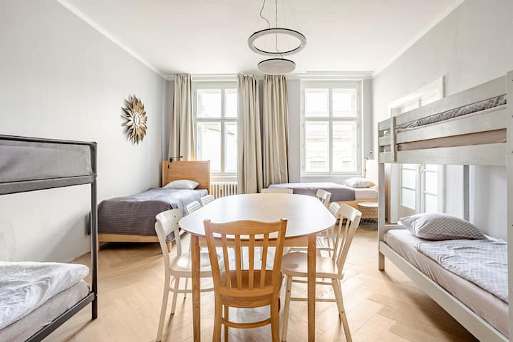Cozy Apartment In Central Location - Praag
