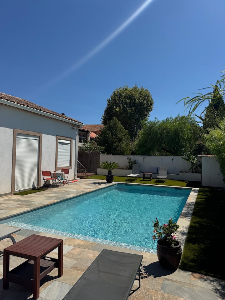 Studio Récent De 26m2 Dans Villa Avec Piscine - Six-Fours-les-Plages