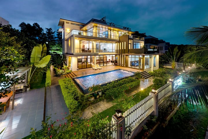 Zenna Villa - Hạ Long