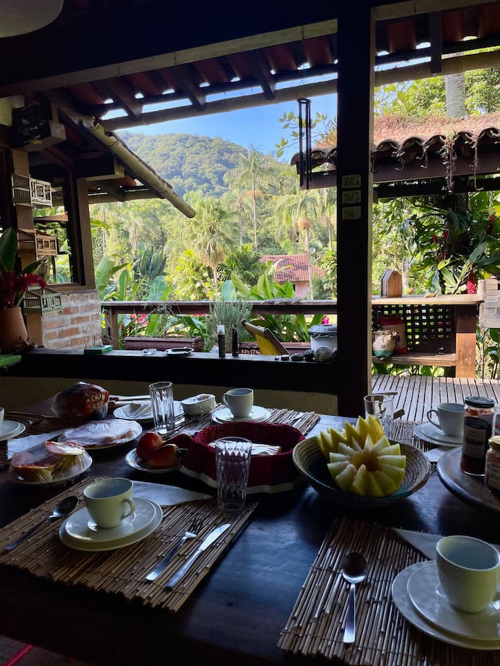 Linda Casa Frente Ao Rio Em Meio à Mata Atlântica - São Sebastião