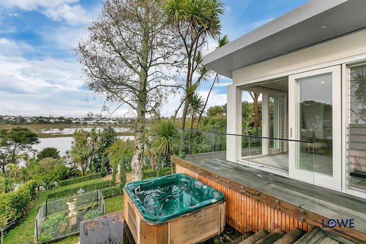 4 Bed Home In Devonport With Views Ngataringa Bay - 
