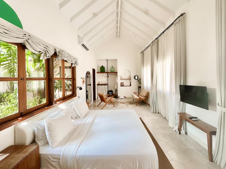 Modern Suite With Tropical Pool Access In Seminyak - Kuta