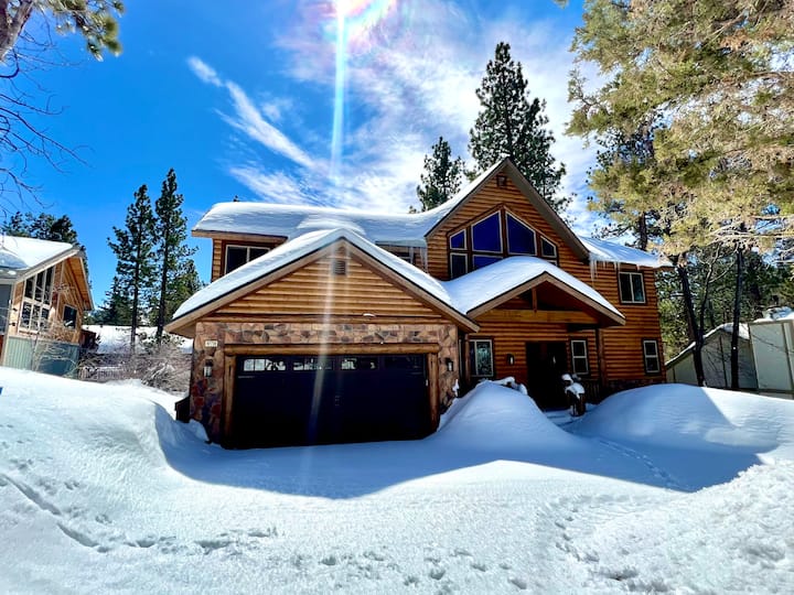 Sunny Side Up: Tesla Charger, Hot Tub, Pool Table! - Big Bear Lake, CA
