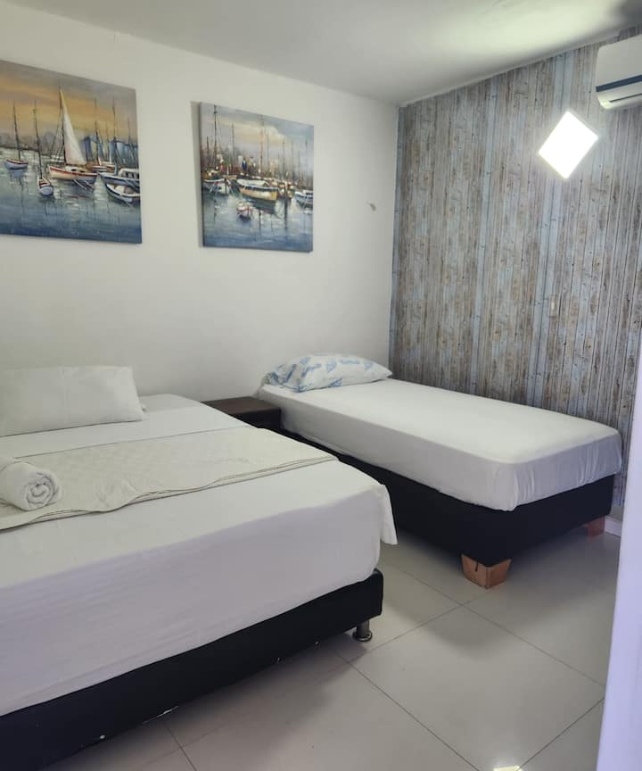 Habitación Triple Privada/bus Al Salir Del Edifici - San Andrés